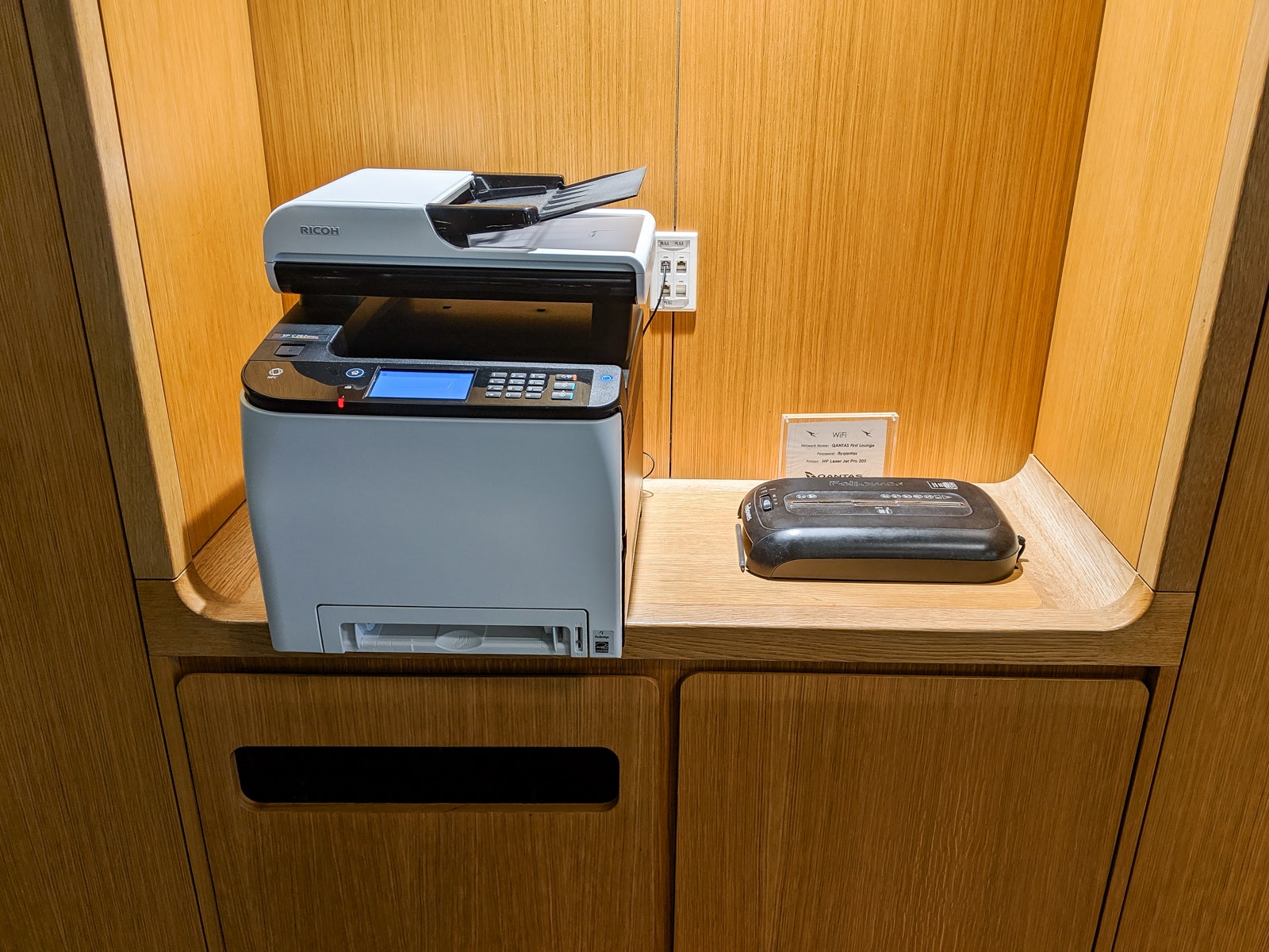 Reseña: Sala VIP de primera clase de Qantas en LAX - Viajerononstop.com