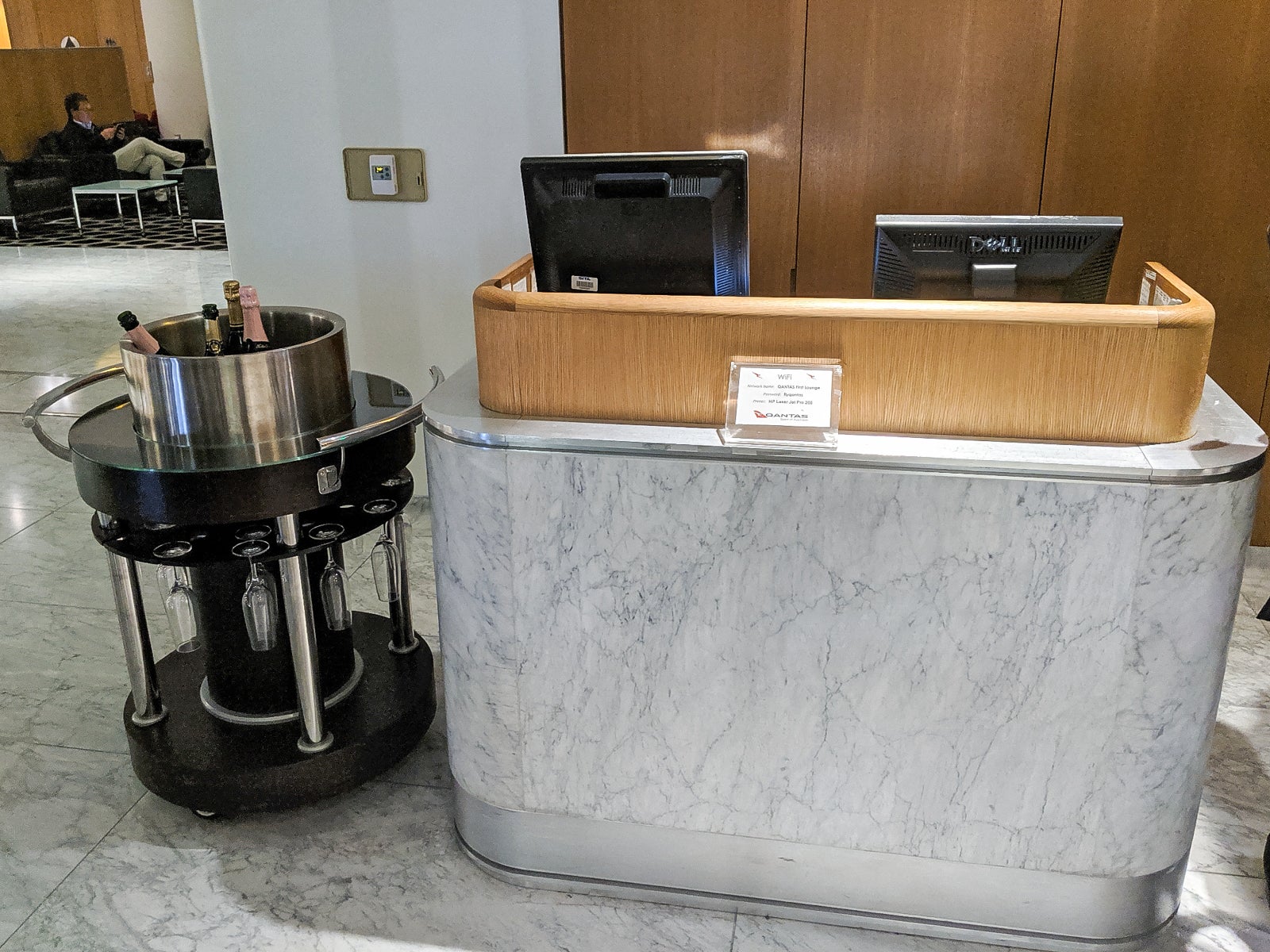 Reseña: Sala VIP de primera clase de Qantas en LAX - Viajerononstop.com