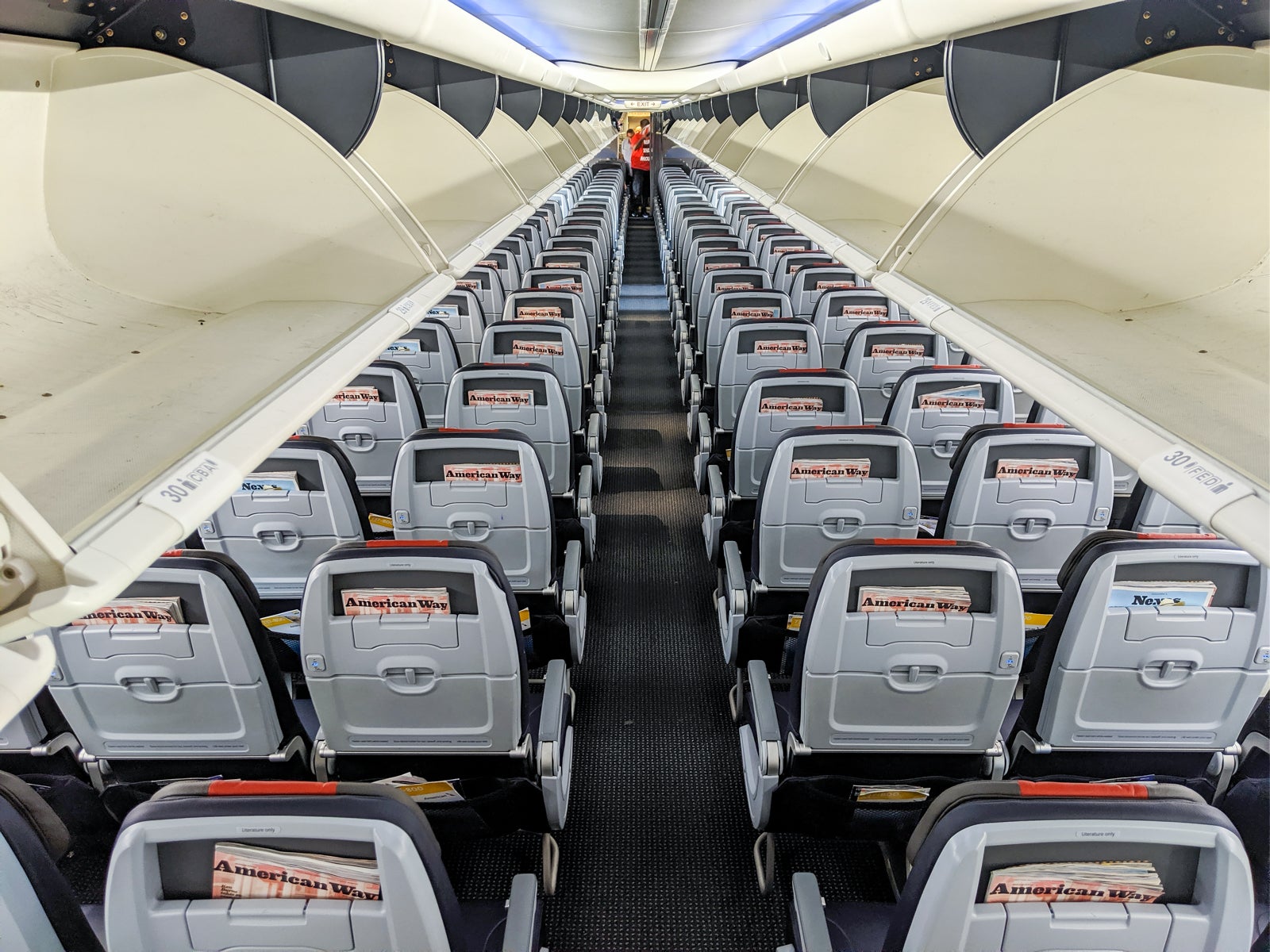 La historia de dos Boeing 737 de American Airlines muy diferentes ...