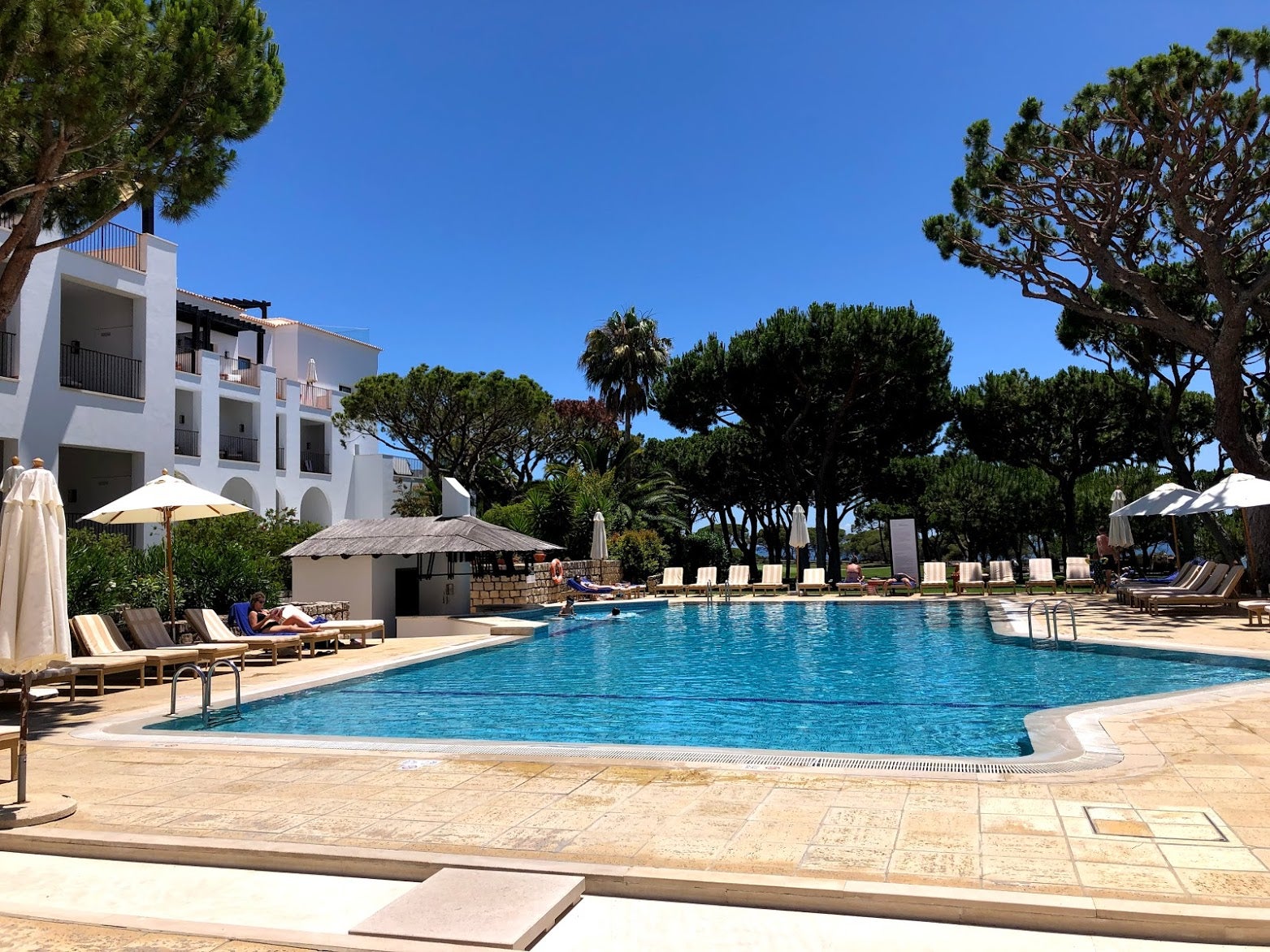 8 cosas que debes saber sobre el resort Pine Cliffs en el Algarve ...